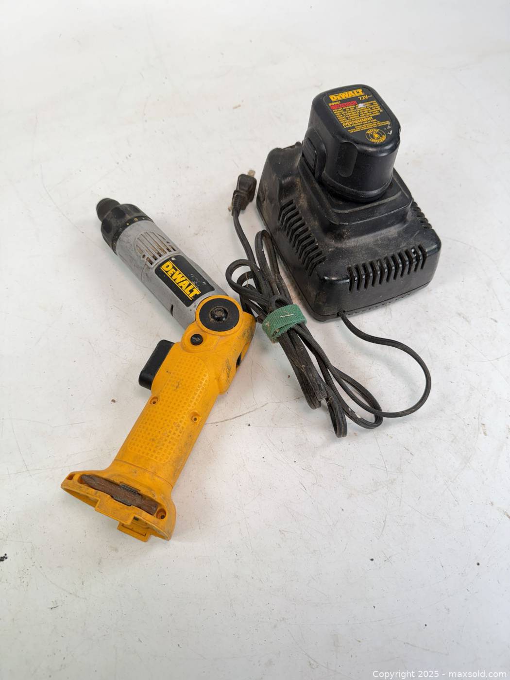 DeWalt DW920 cordless screwdriver set | Maxsold