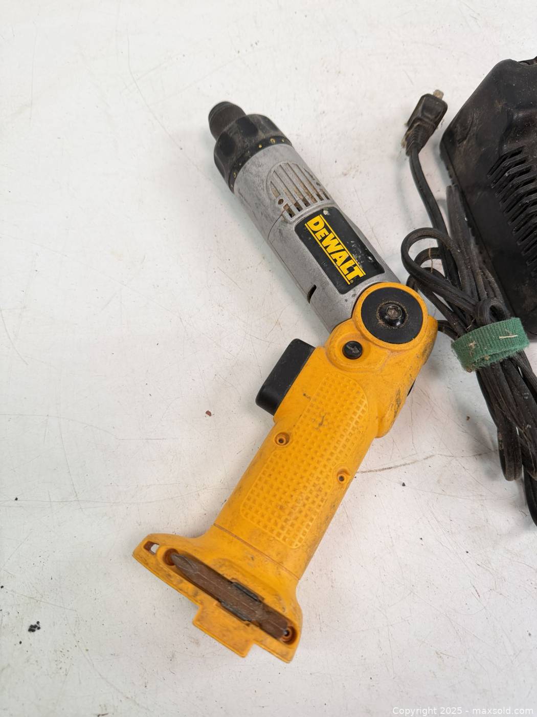 DeWalt DW920 cordless screwdriver set | Maxsold