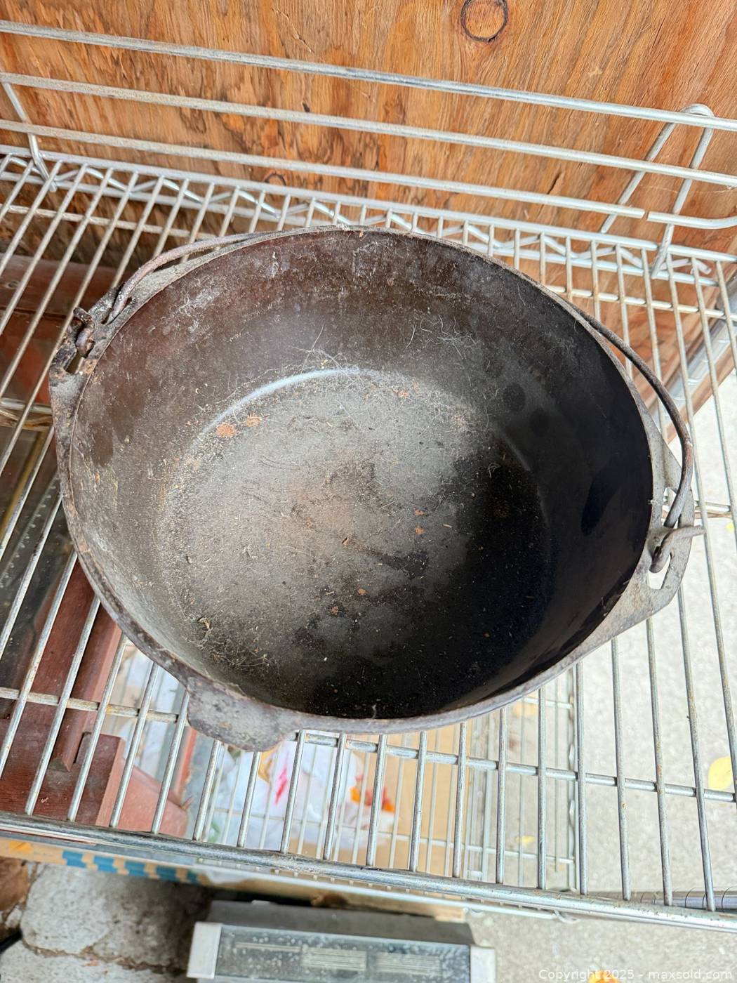 Early 1900s USA No. 8 cast iron Dutch oven | Maxsold