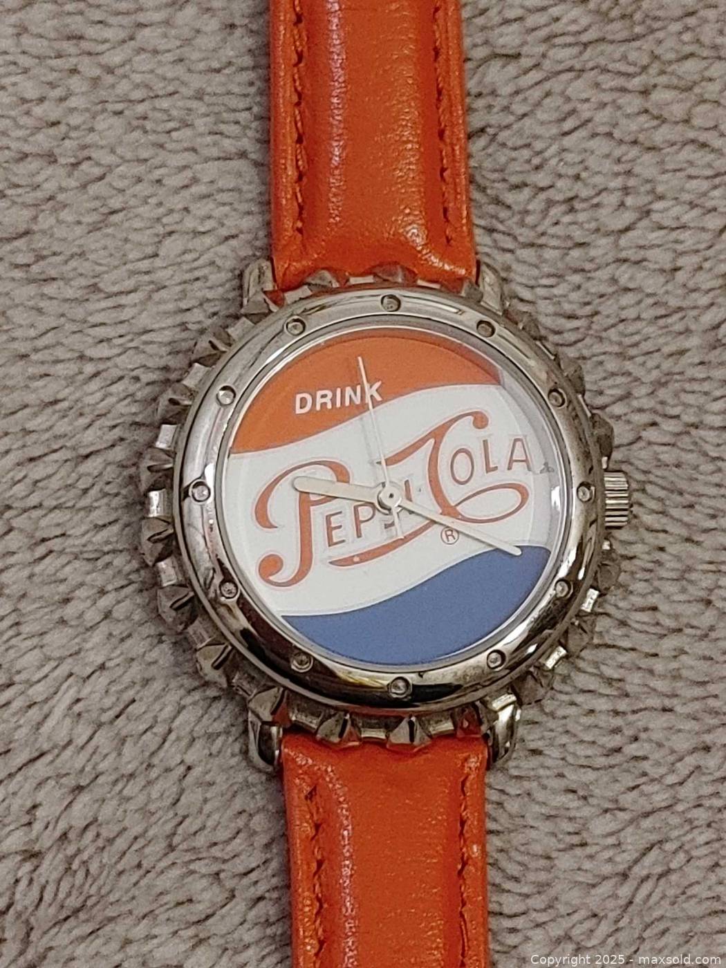 Vintage Pepsi bottle cap wristwatch | Maxsold