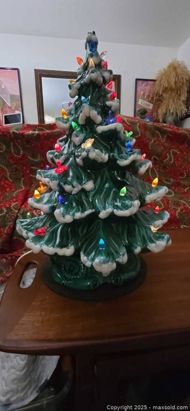 Atlantic 1974 ceramic light-up Christmas tree | Maxsold