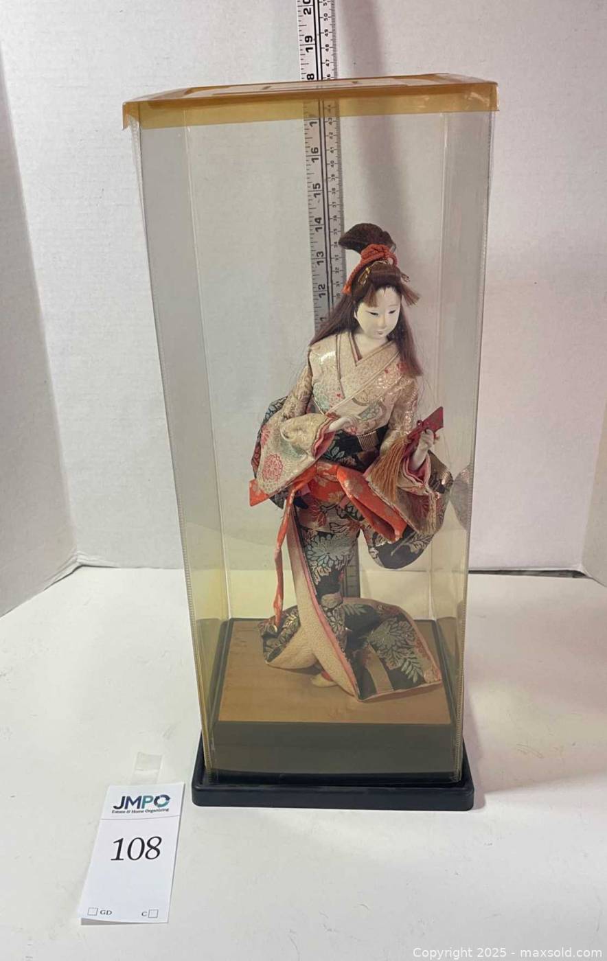 Japanese Geisha doll with display case | Maxsold