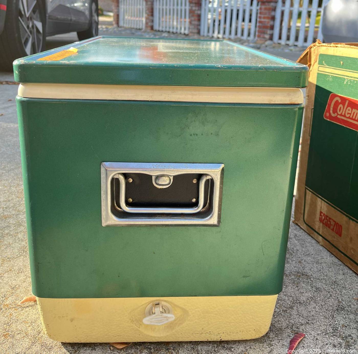 Vintage Coleman 56-quart ice chest | Maxsold