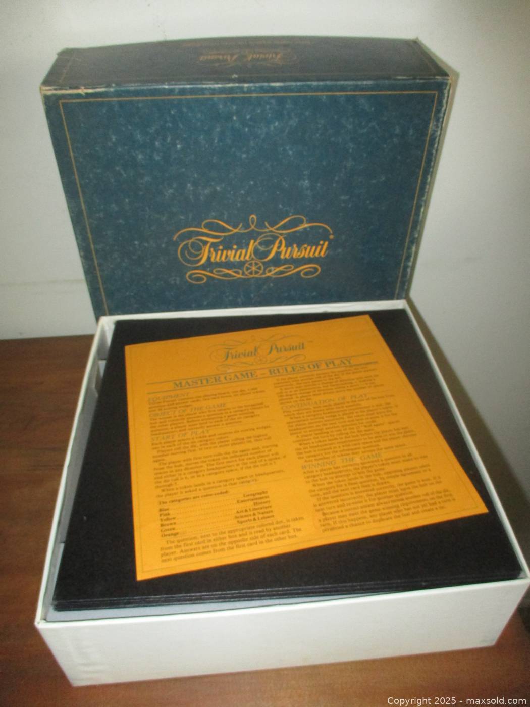 Vintage Trivial Pursuit Master Game board game | Maxsold