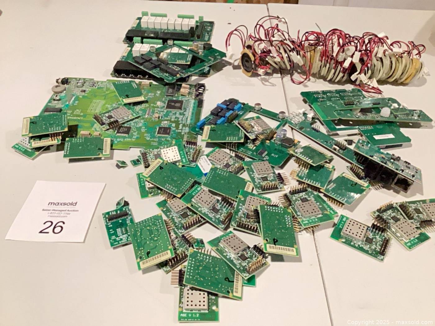 Assorted circuit boards and electronic parts | Maxsold
