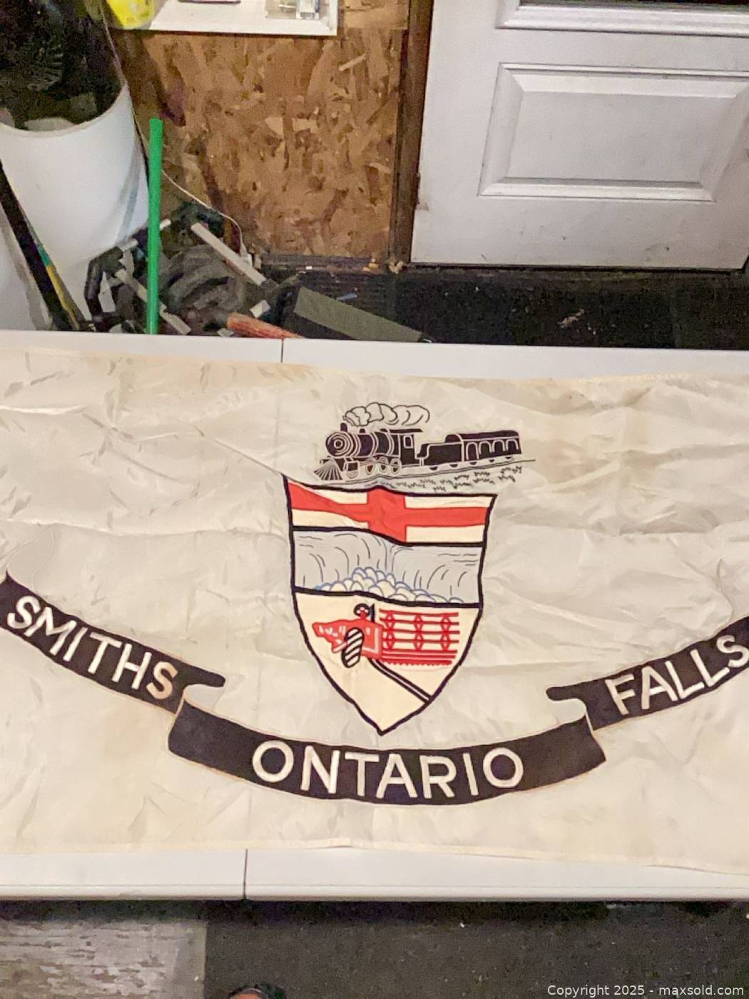 Smiths Falls Ontario municipal flag | Maxsold