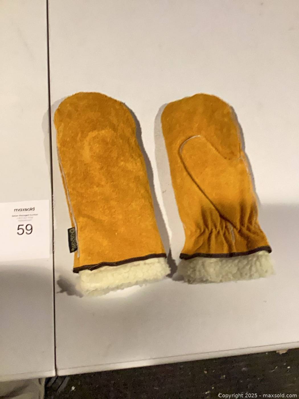 WindRiver suede mittens with shearling lining | Maxsold
