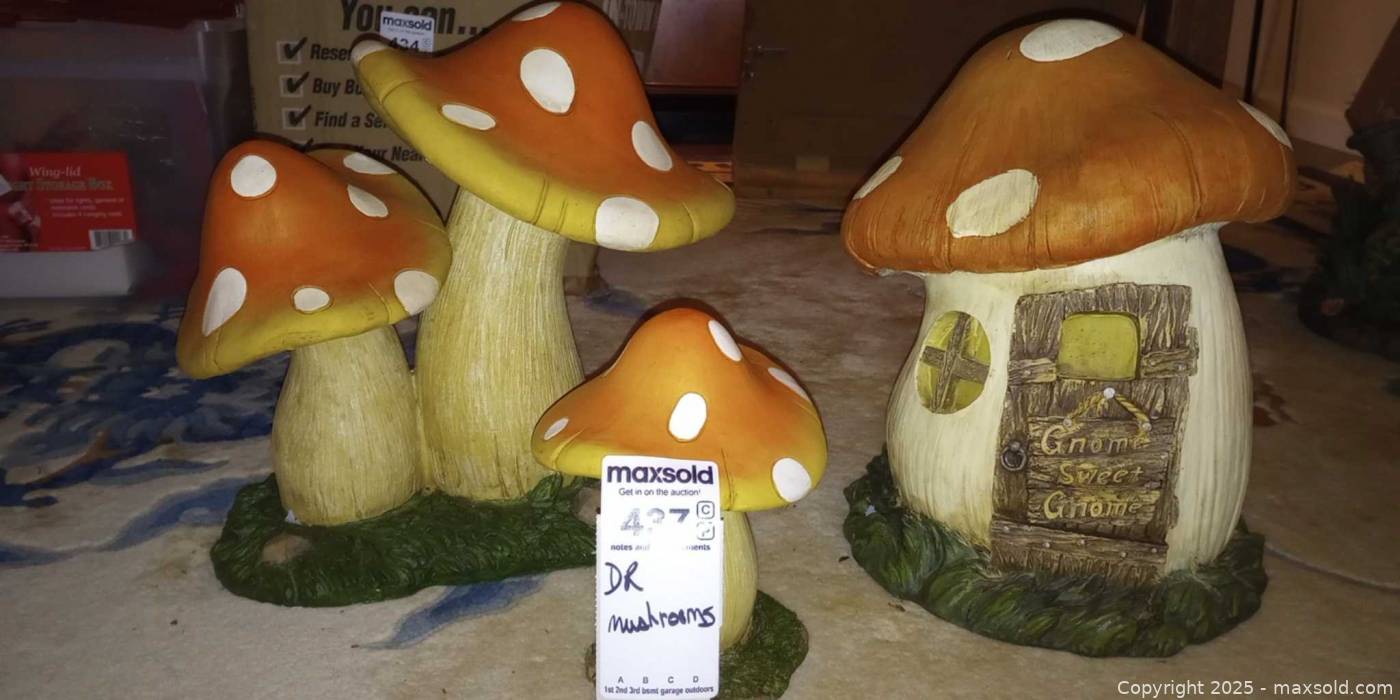 Decorative resin mushroom garden statues | Maxsold
