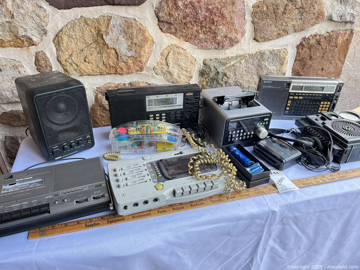 Mixed vintage electronics: Fostex multitrack recorder, radios, cassette ...