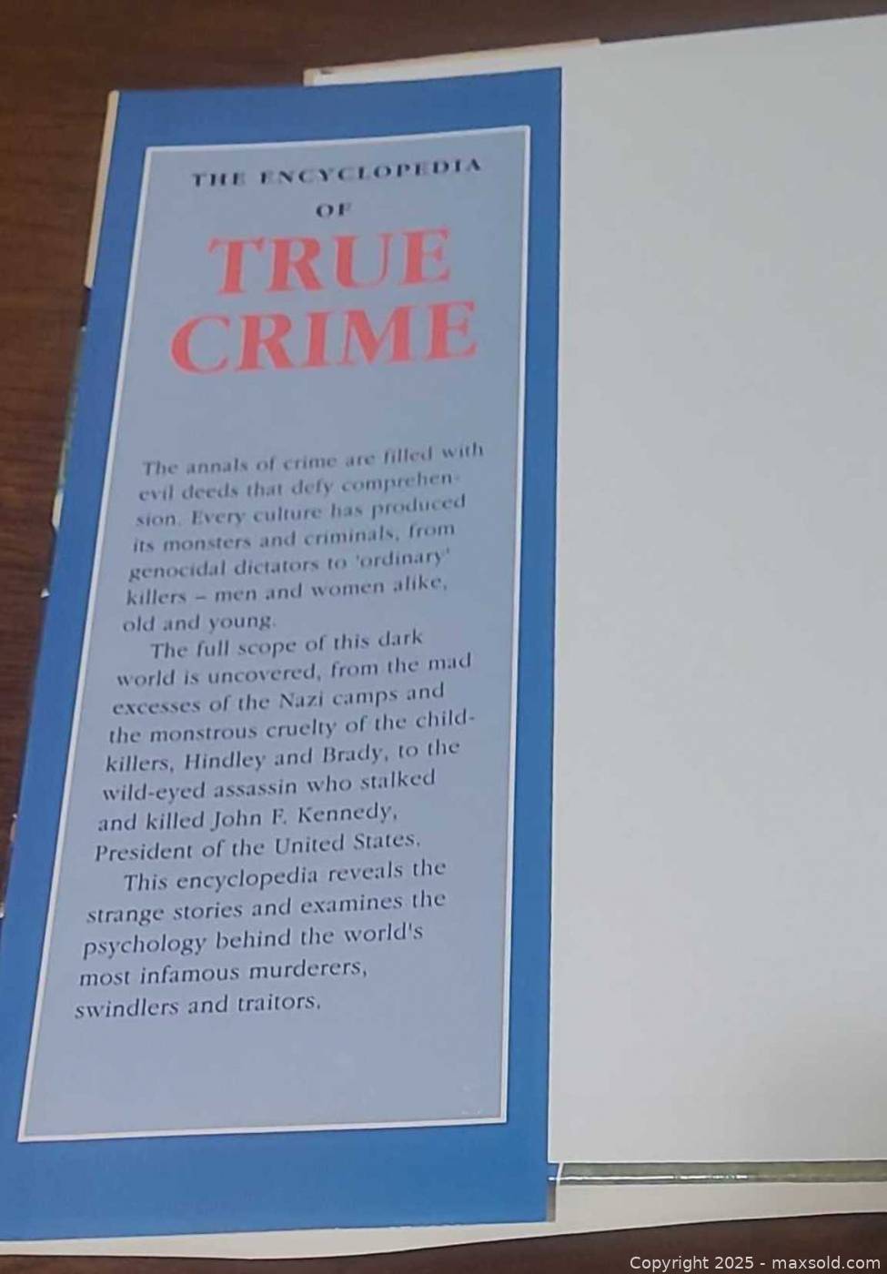 1993 hardcover The Encyclopedia of True Crime book | Maxsold