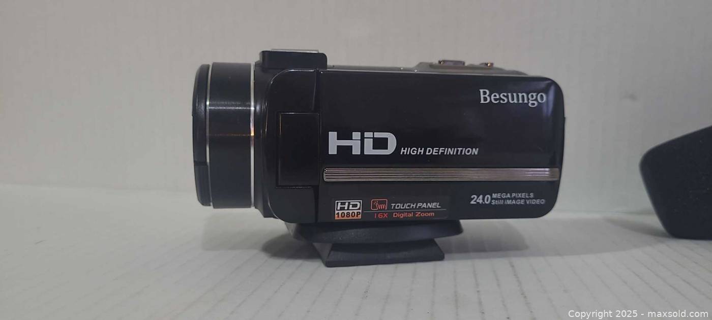 Besungo 1080P HD camcorder with accessories | Maxsold