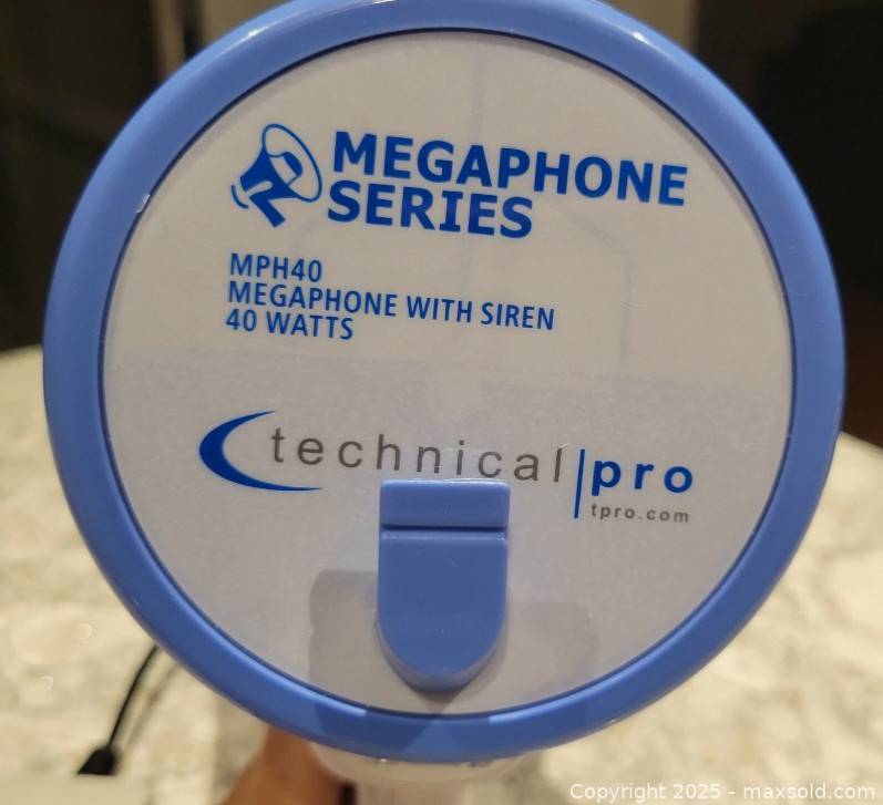 Technical Pro 40-watt megaphone with mic | Maxsold
