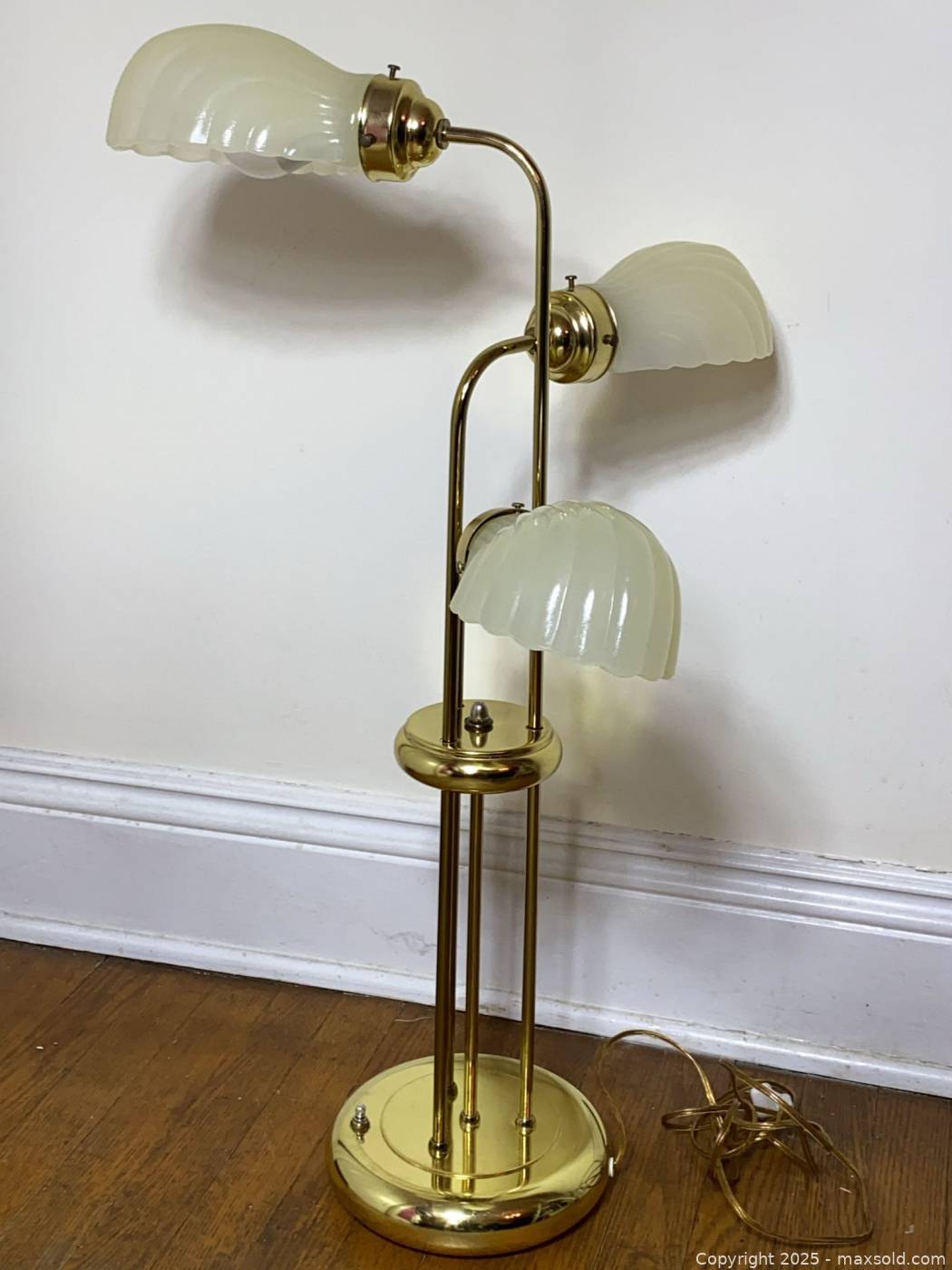 Brass three-arm table lamp with scalloped frosted glass shades | Maxsold