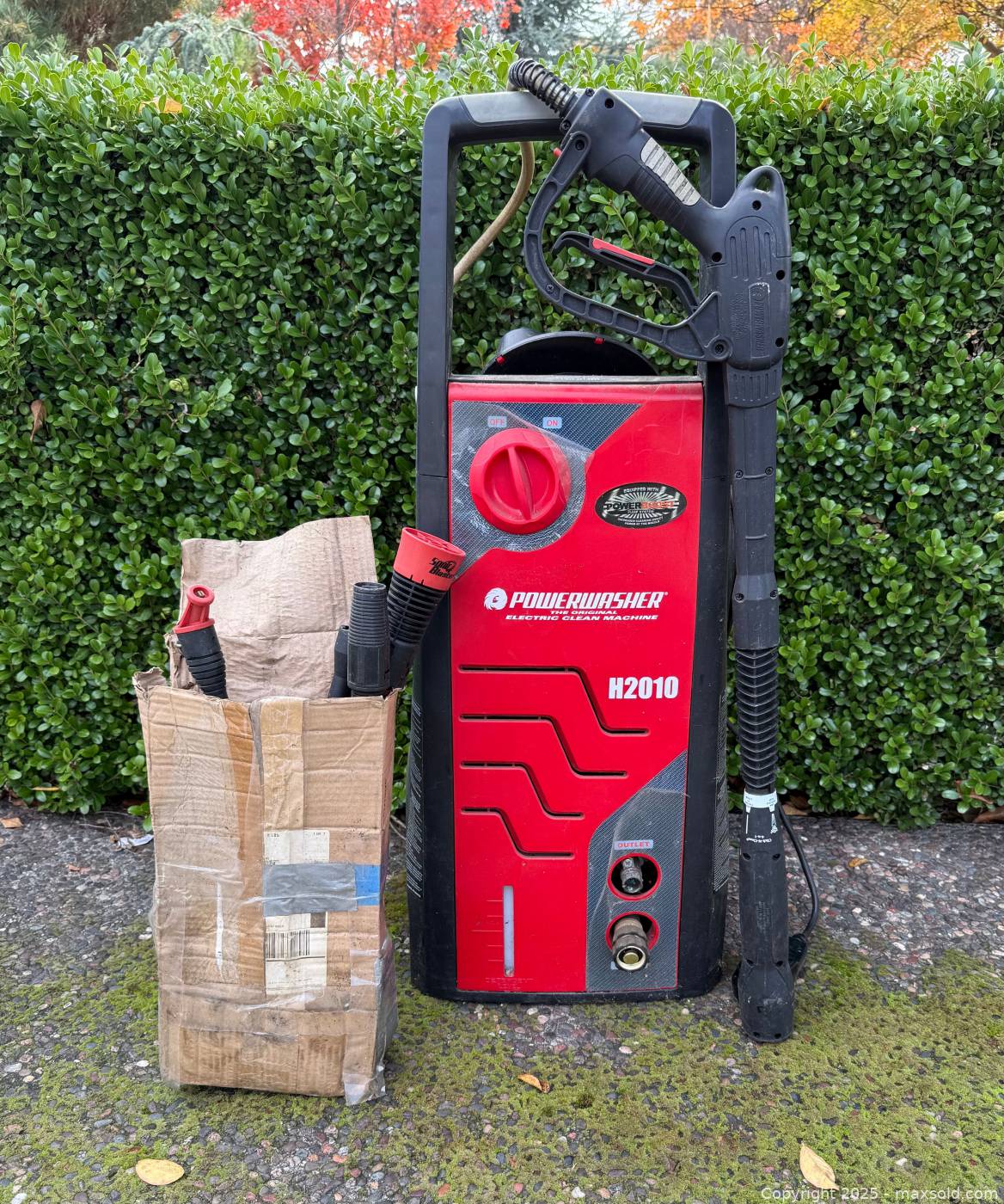 Powerwasher H2010 electric pressure washer with attachments | Maxsold