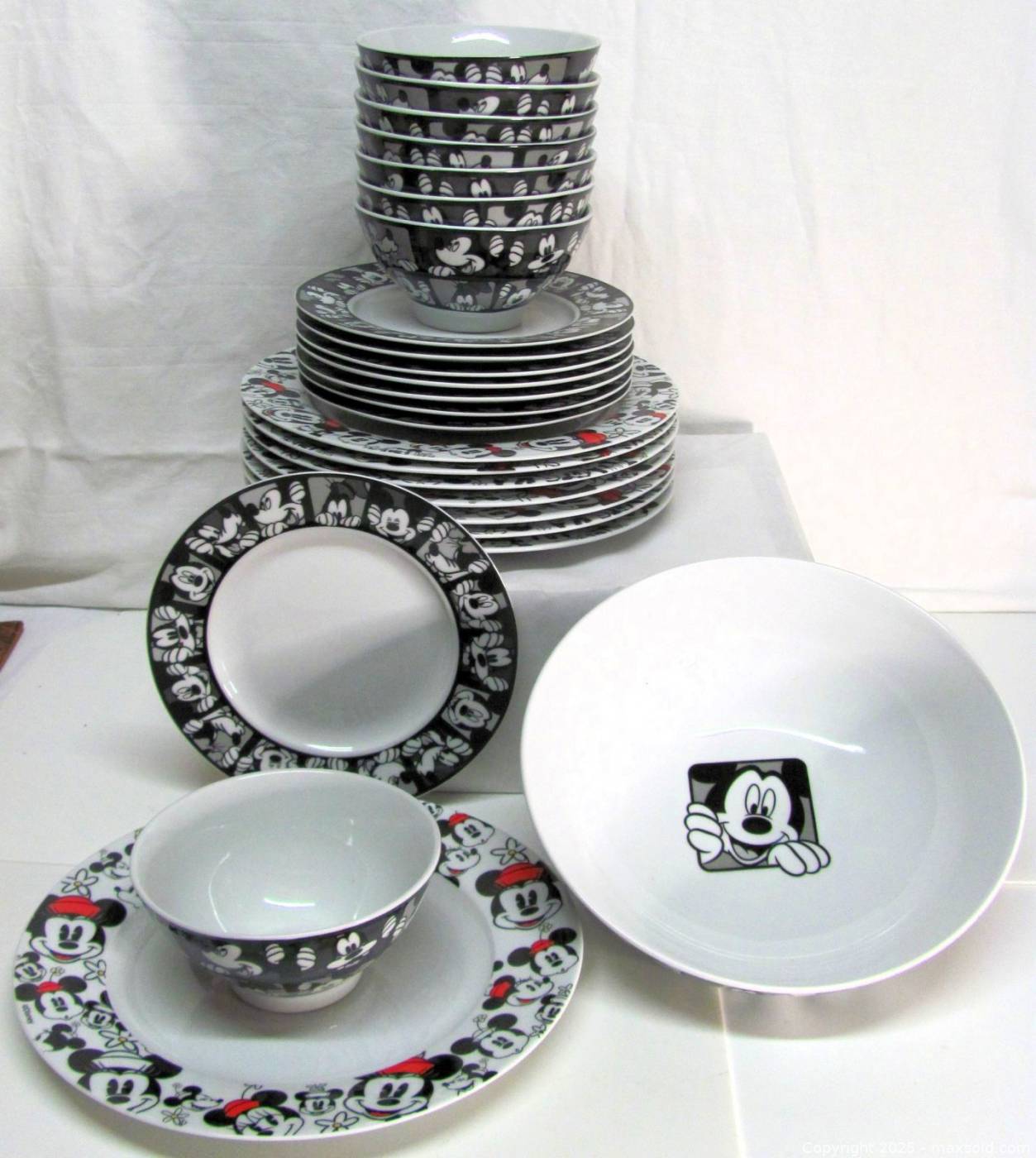 Disney Mickey Mouse 25-Piece Dinnerware Service for 8 | Maxsold