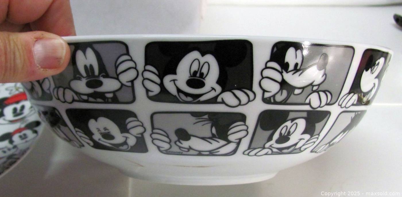 Disney Mickey Mouse 25-Piece Dinnerware Service for 8 | Maxsold