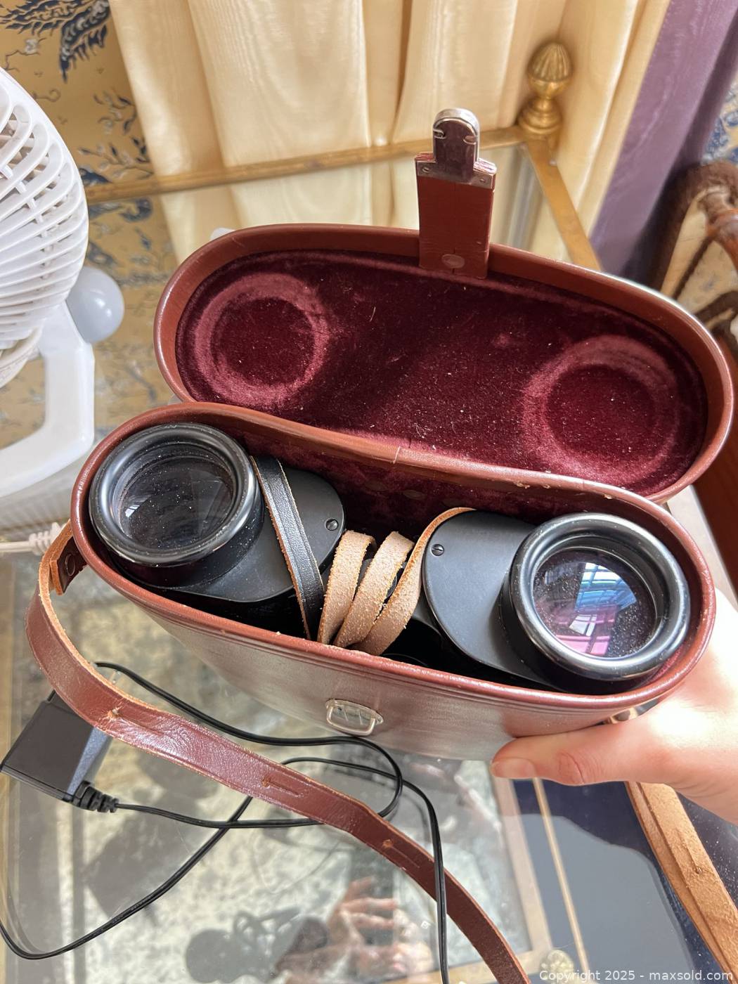 2 Binoculars, Desk Fan, Mini Iron, Sleep Machine | Maxsold