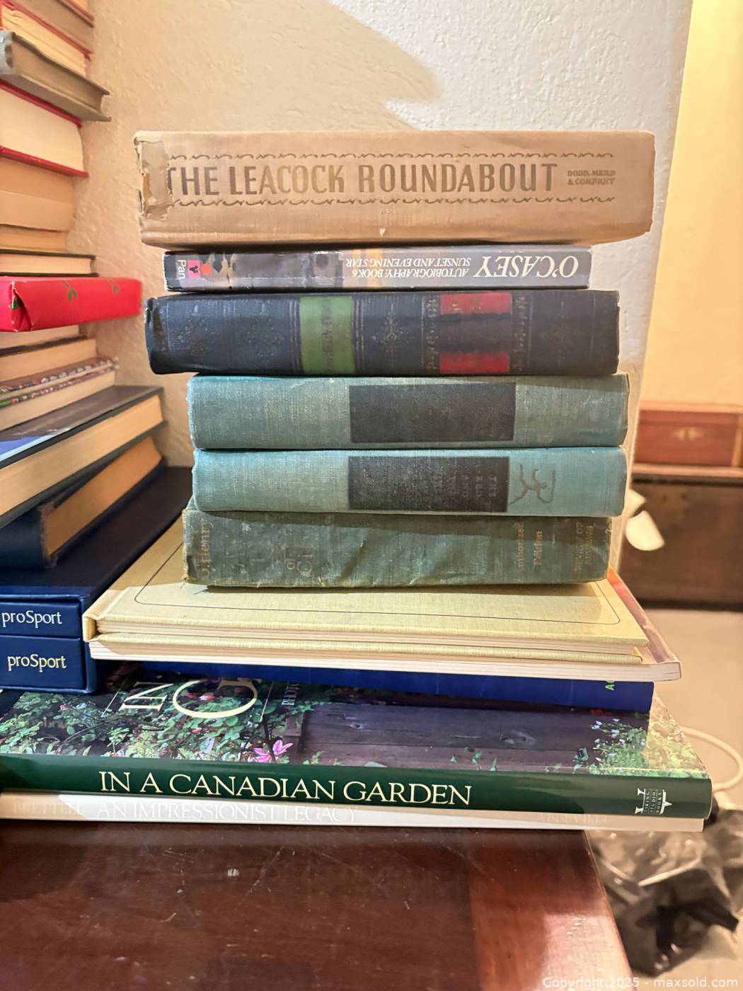 Assorted books – Canadian art, sports, guides, literature | Maxsold