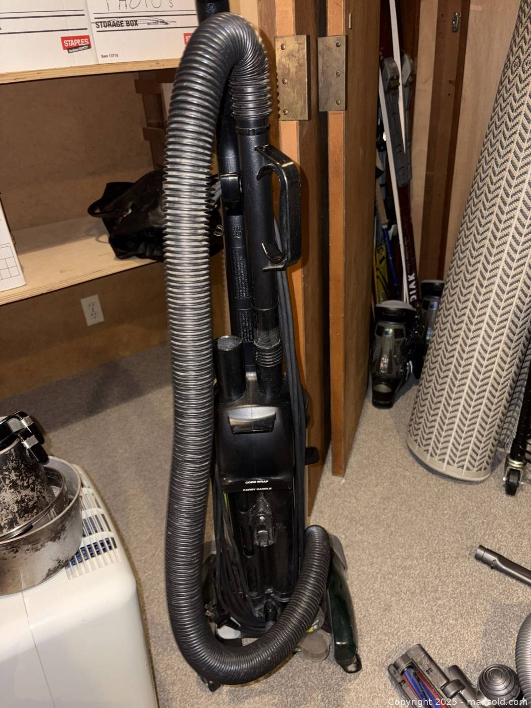 Dirt Devil 12-Amp Featherlite Bagless Upright Vacuum | Maxsold