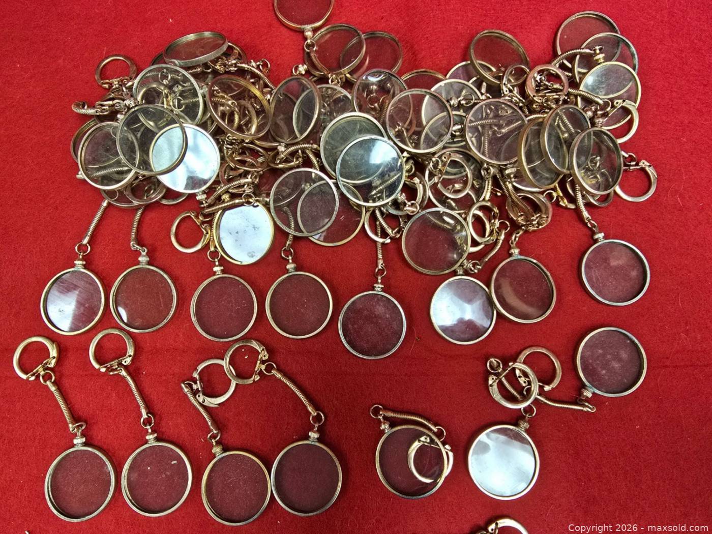 Vintage round coin display keychains bulk | Maxsold