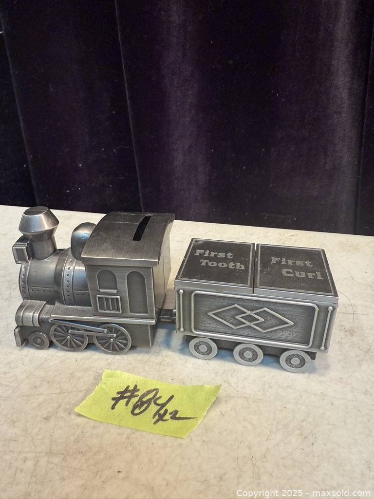Metal train coin bank with tender keepsake boxes | Maxsold
