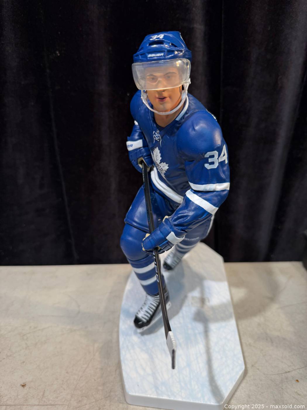 Auston Matthews figurine with two mini Toronto Maple Leafs sticks | Maxsold