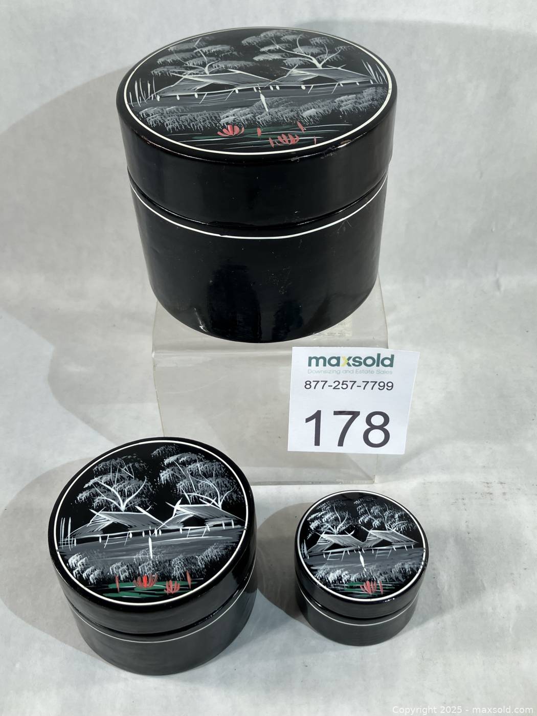 Black lacquered hand-painted round nesting boxes with lids, set of 3 ...