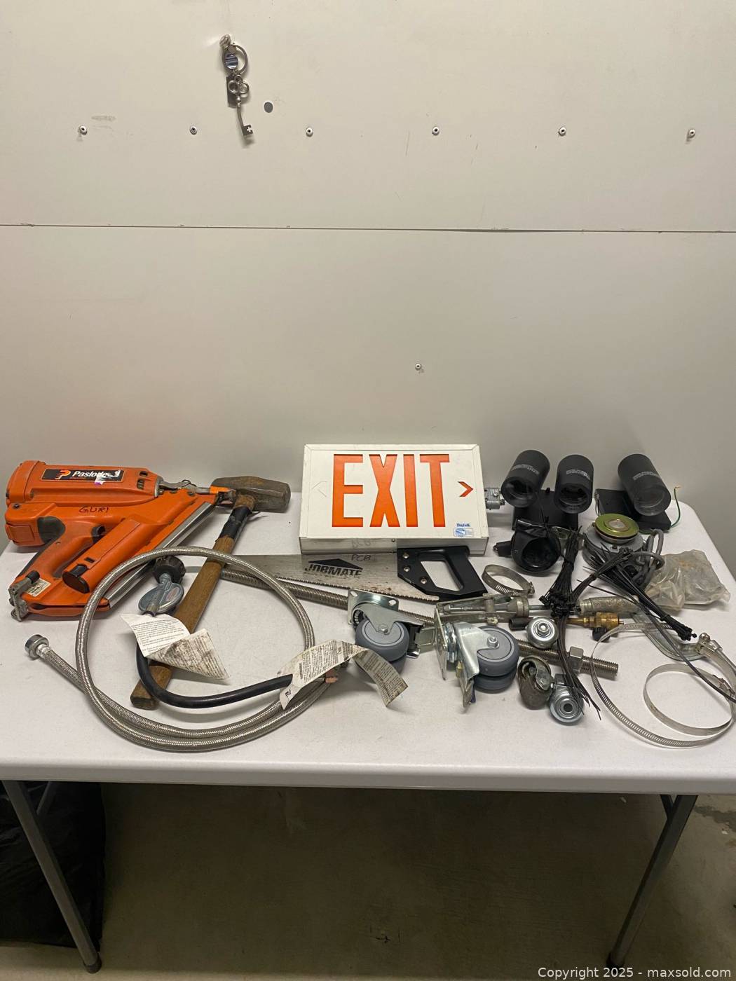 Tools, Exit Sign, Light Fixtures, Hardware | Maxsold
