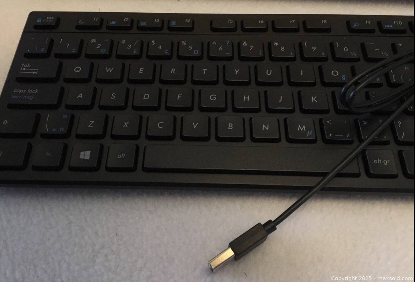 Kensington Wired Standard Bilingual Keyboard | Maxsold