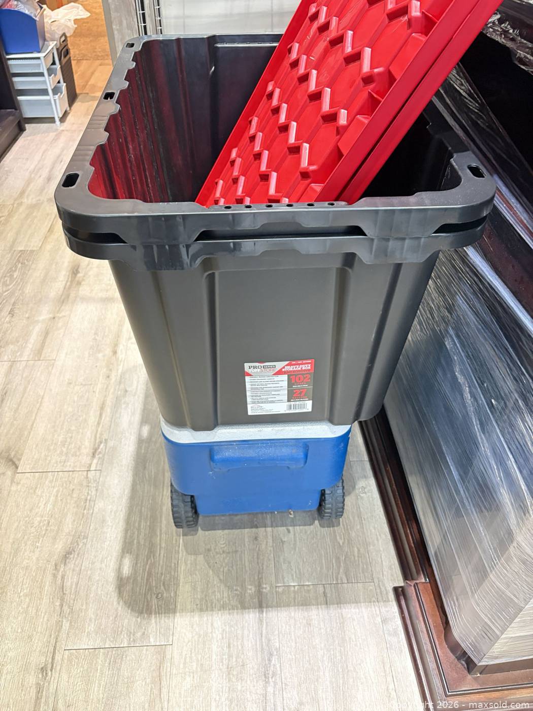 Coleman wheeled cooler & heavy-duty tote | Maxsold