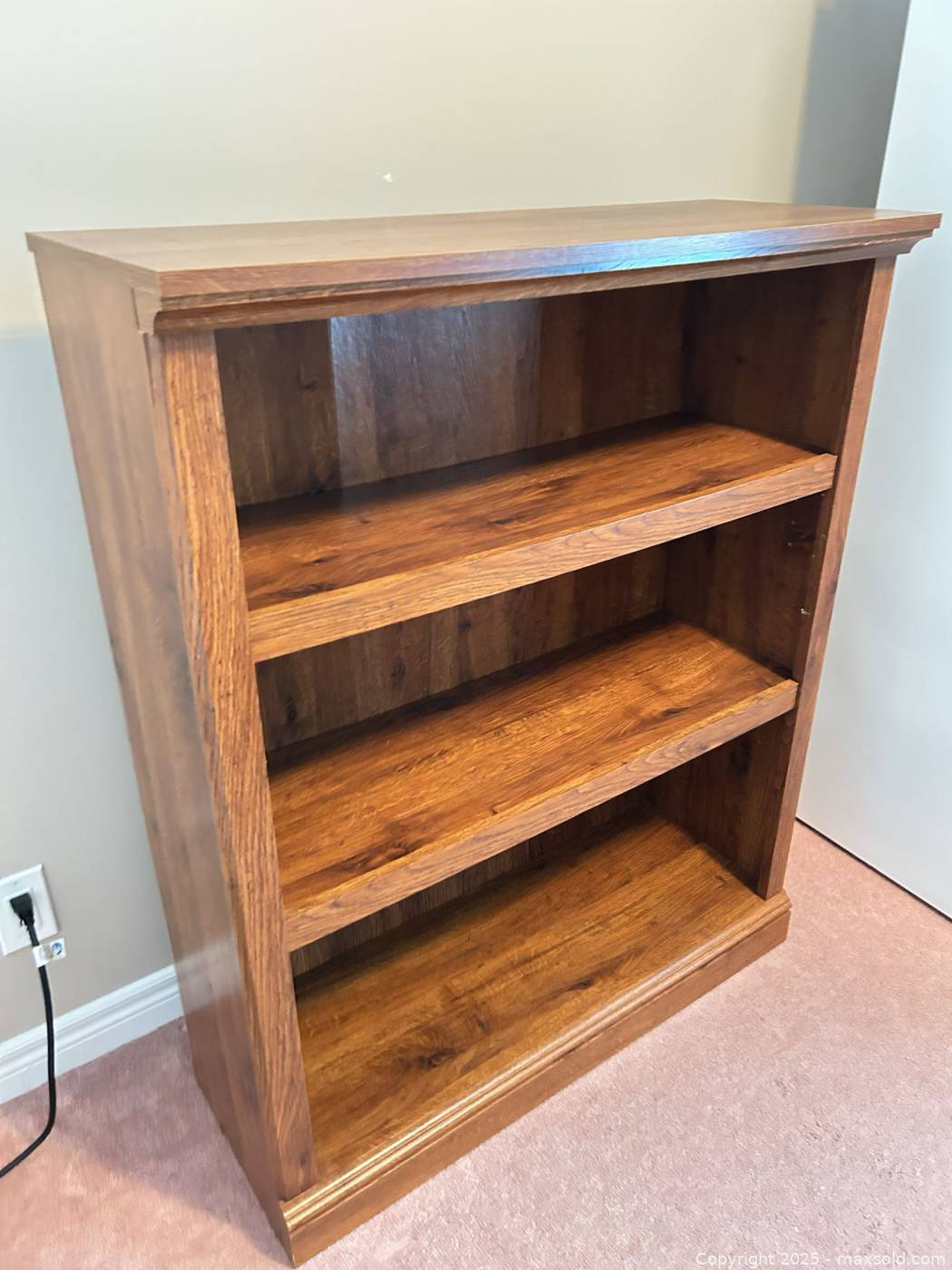 Medium brown oak-tone 3-shelf bookcase | Maxsold