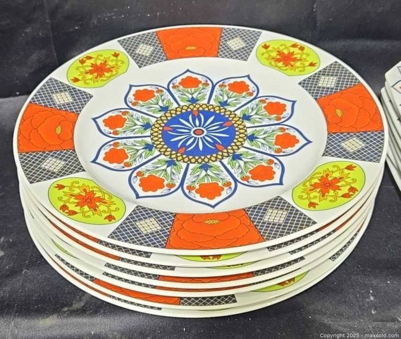 Fine China Imperial Treasure dish set | Maxsold