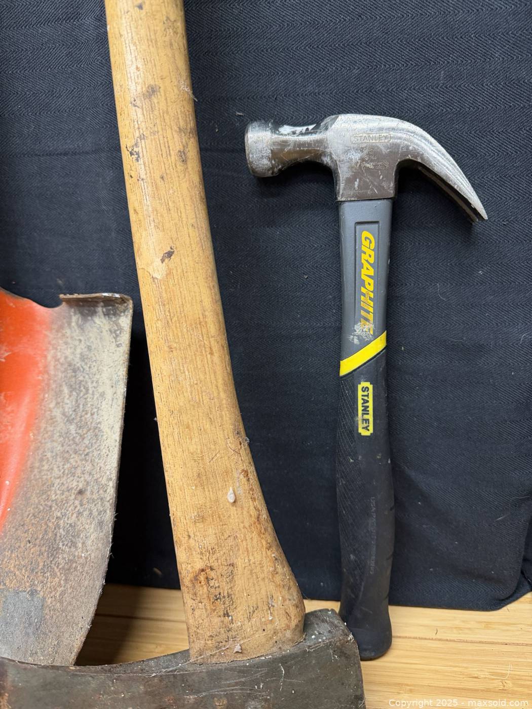 Shovel, axe, hammers, hedge shears, hand tools | Maxsold