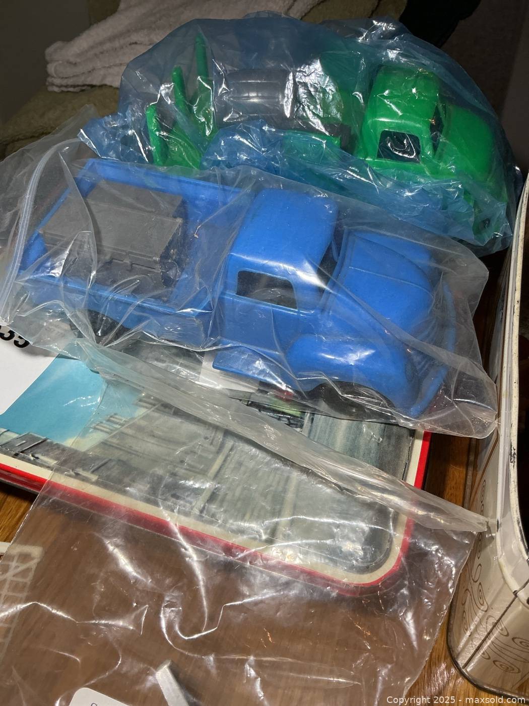 Marx plastic trucks with assorted playset parts | Maxsold