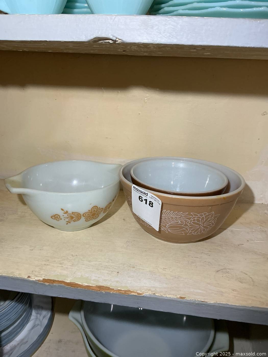 Pyrex 3-piece mixing bowl set | Maxsold