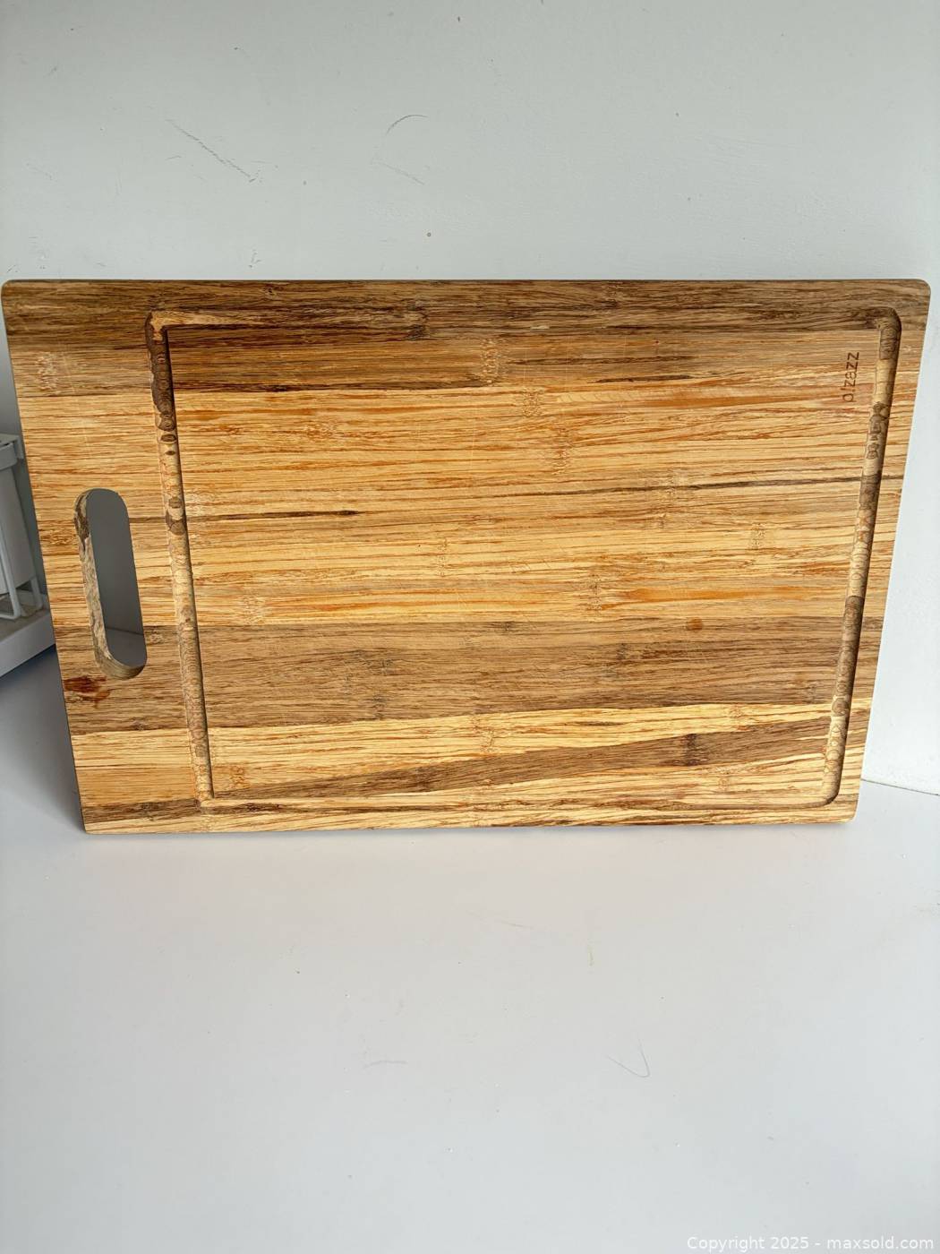 Wood cutting board 18" x 12" | Maxsold