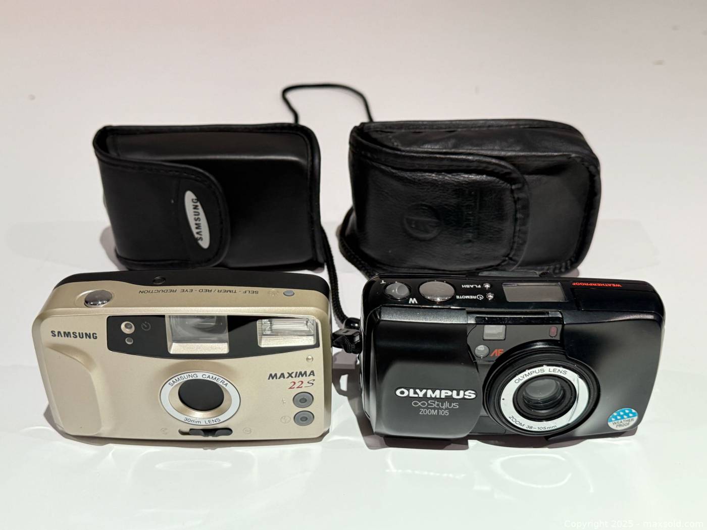 Olympus and Samsung 35mm point-and-shoot cameras | Maxsold