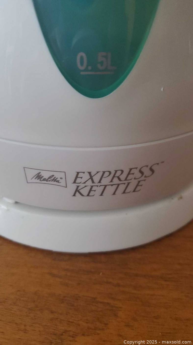 Melitta Express Kettle, Toastmaster Snackster, Electric Skillet | Maxsold