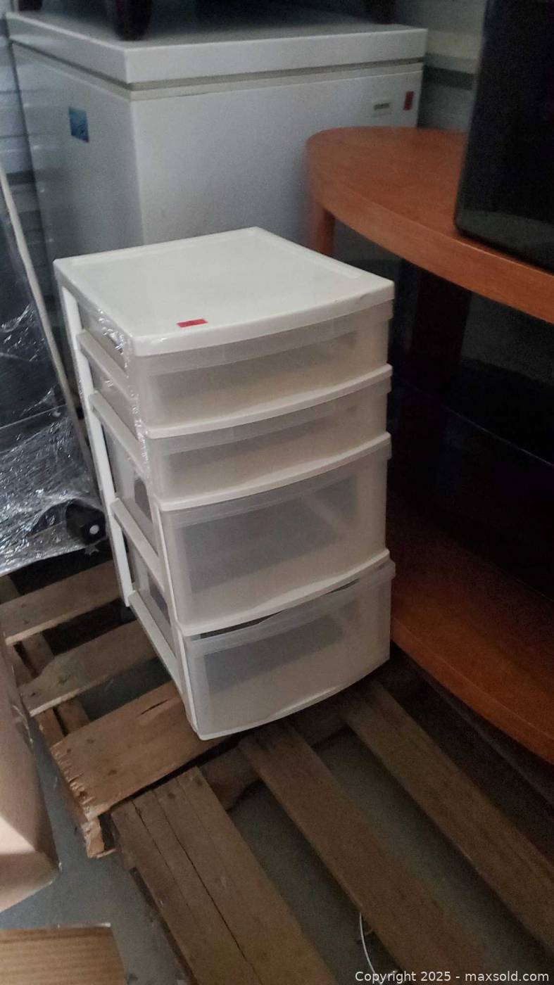 Plastic 4-Drawer Storage Units | Maxsold