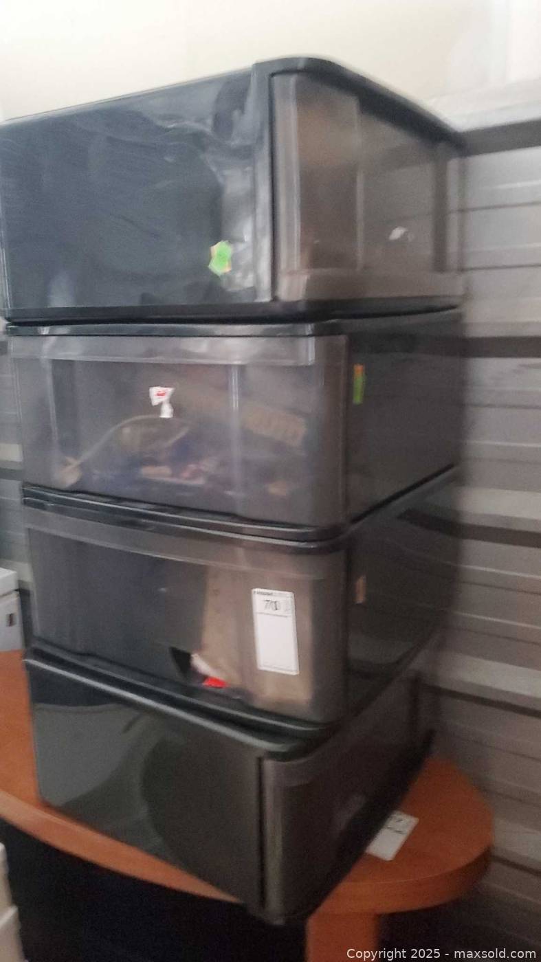 Plastic 4-Drawer Storage Units | Maxsold