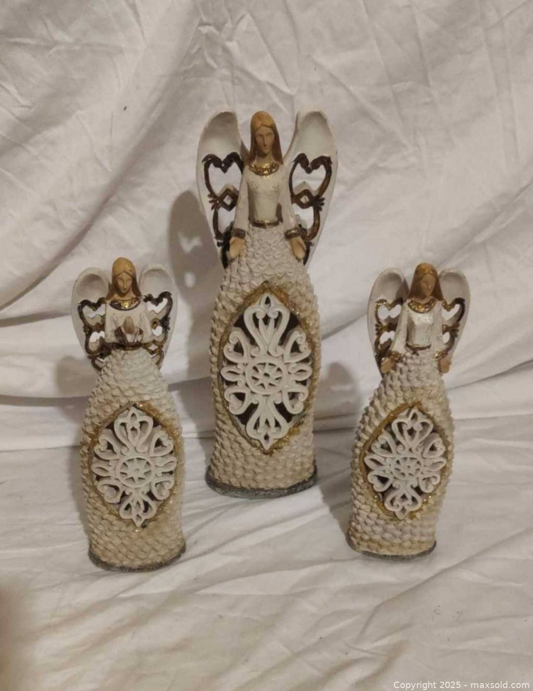 Set of three white and gold angel figurines | Maxsold