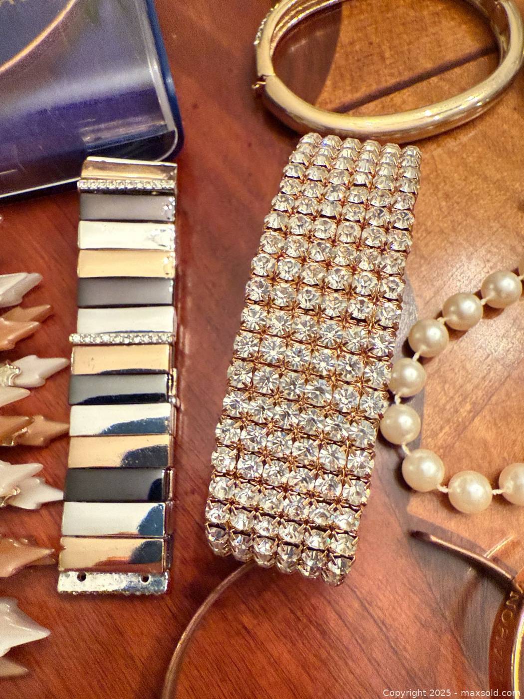 Lot of assorted bracelets approx. 20 pcs | Maxsold