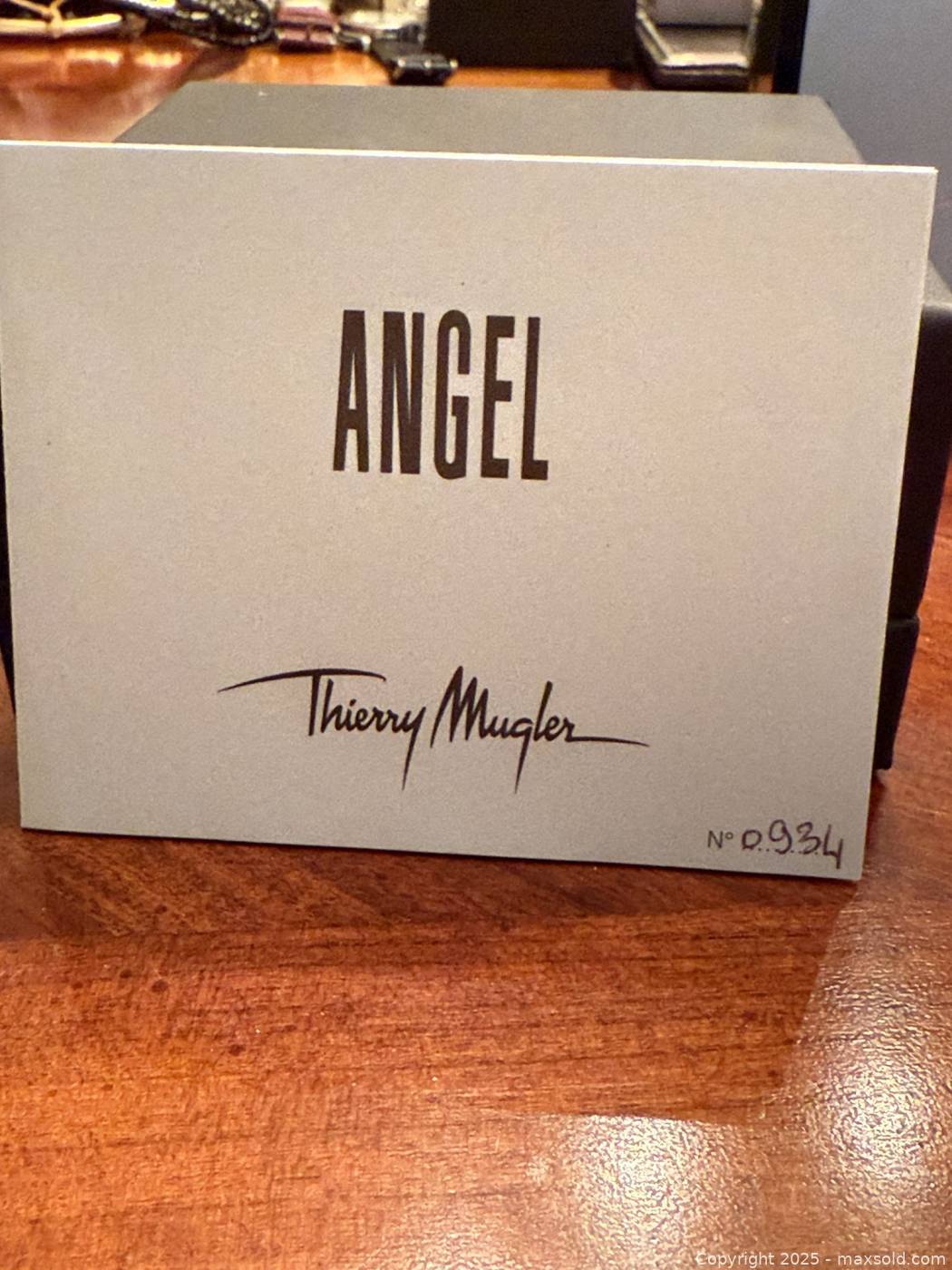 Thierry Mugler Angel Midnight Collection perfumed face powder | Maxsold