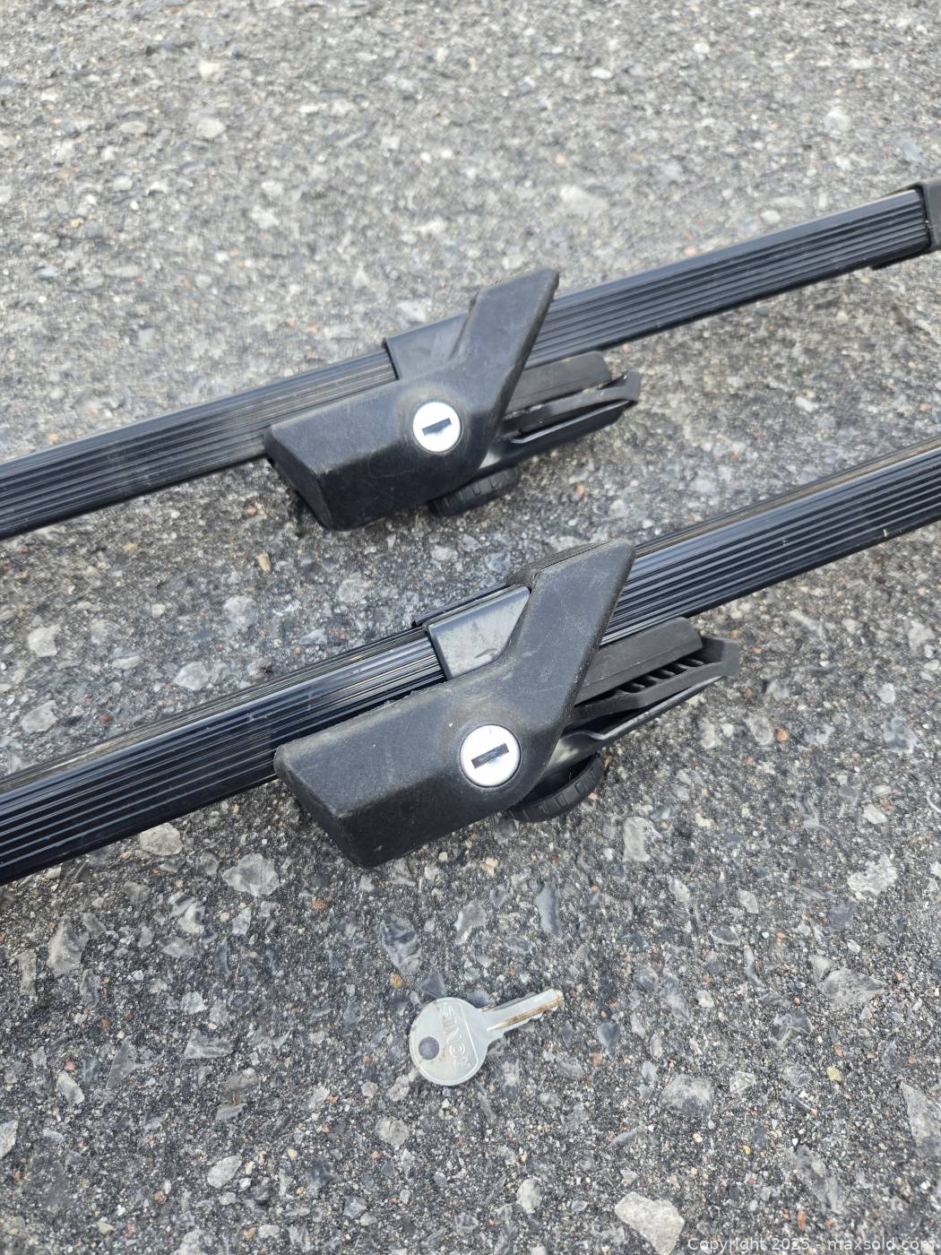 SportRack Frontier 52" adjustable roof rack | Maxsold
