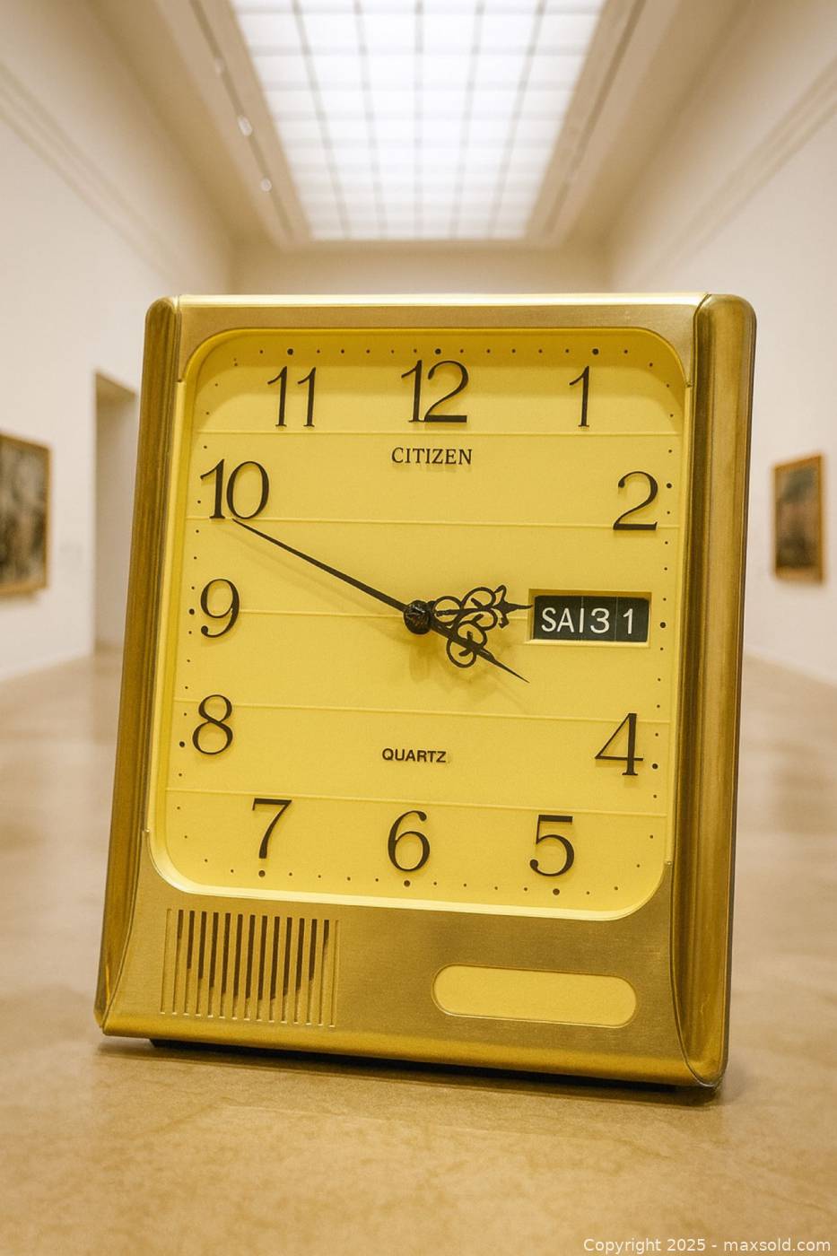 Citizen quartz day-date desk clock | Maxsold