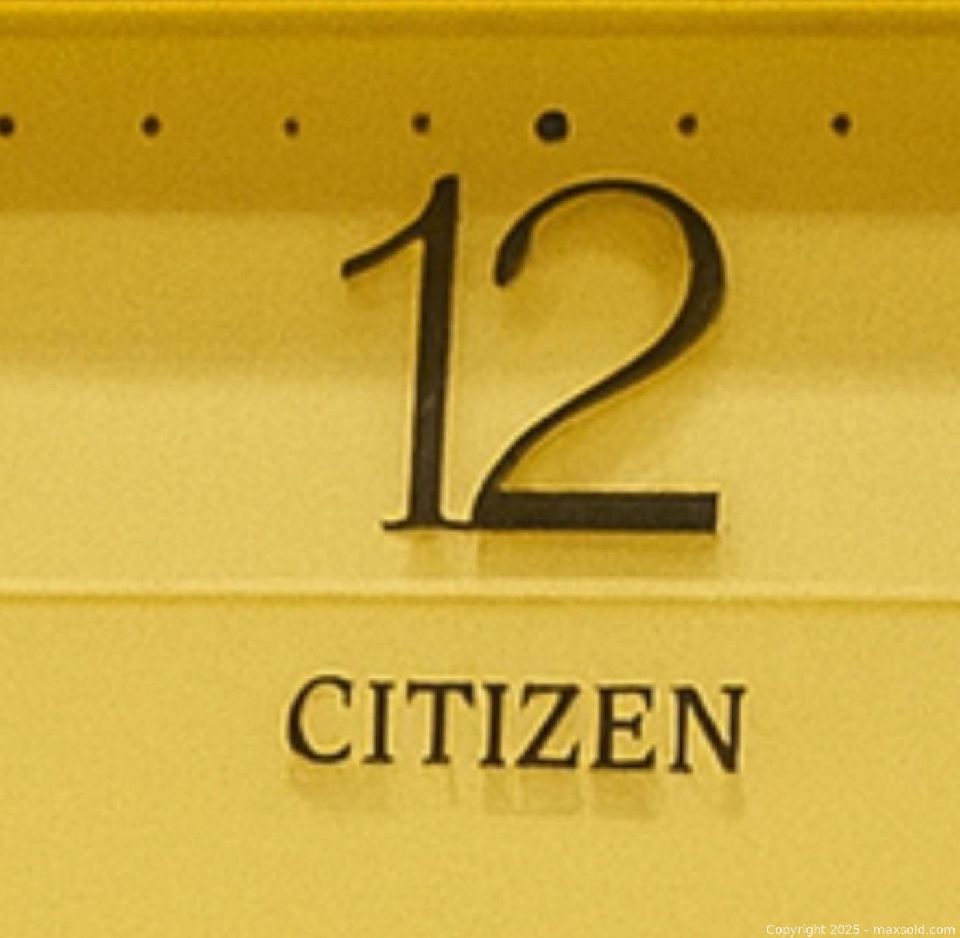 Citizen quartz day-date desk clock | Maxsold