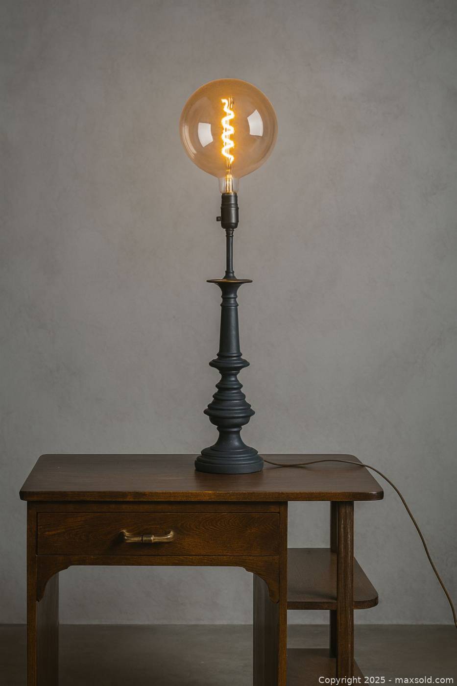 Vintage industrial Edison-style lamp | Maxsold