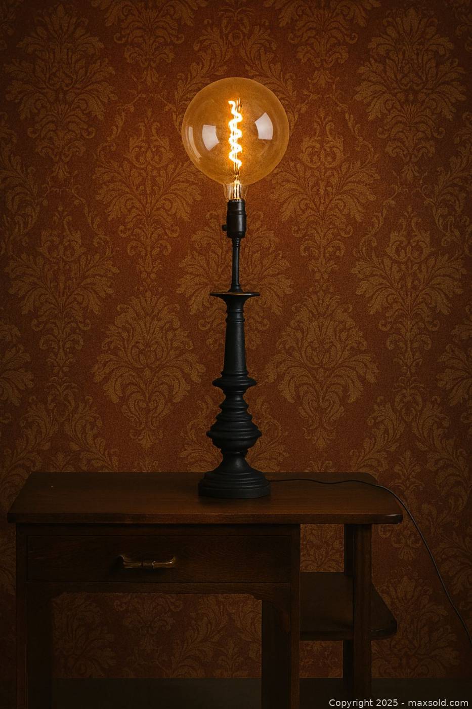 Vintage industrial Edison-style lamp | Maxsold