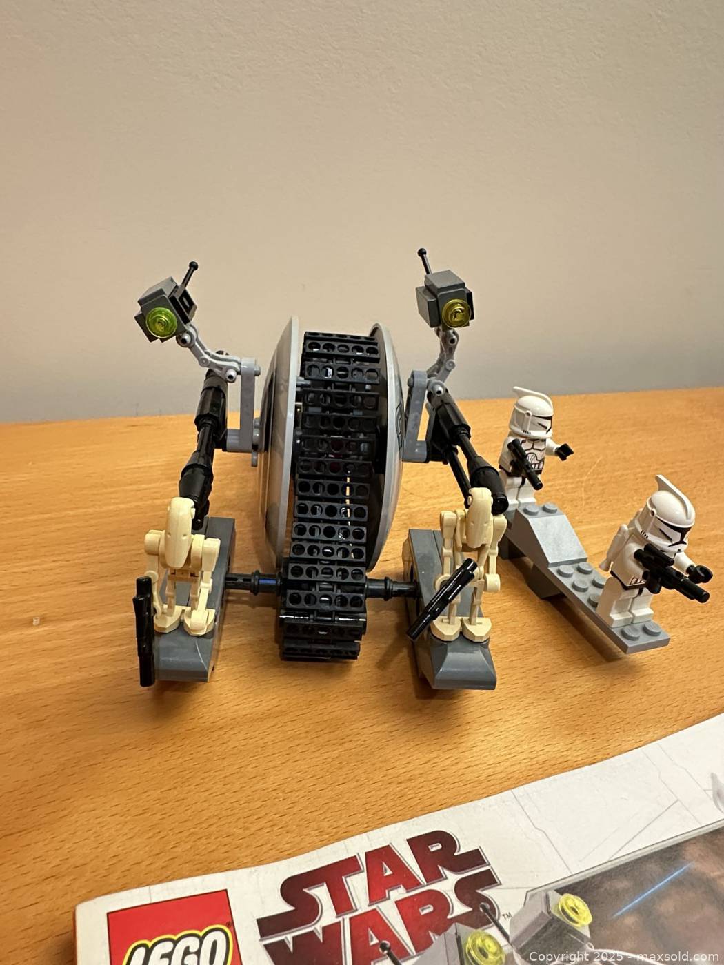 LEGO Star Wars 7748 Corporate Alliance Tank Droid complete with ...