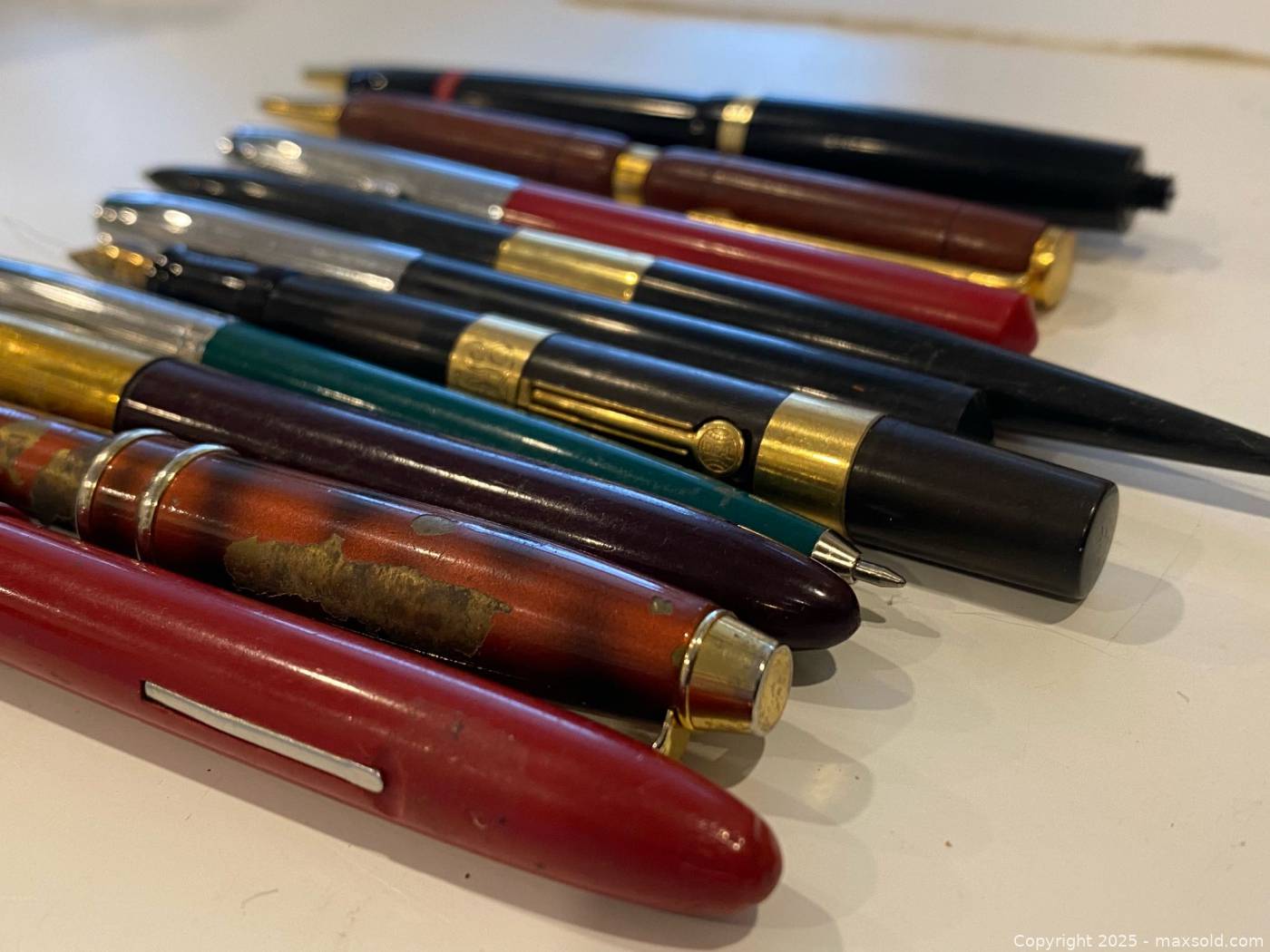 Vintage ballpoint and fountain pens | Maxsold